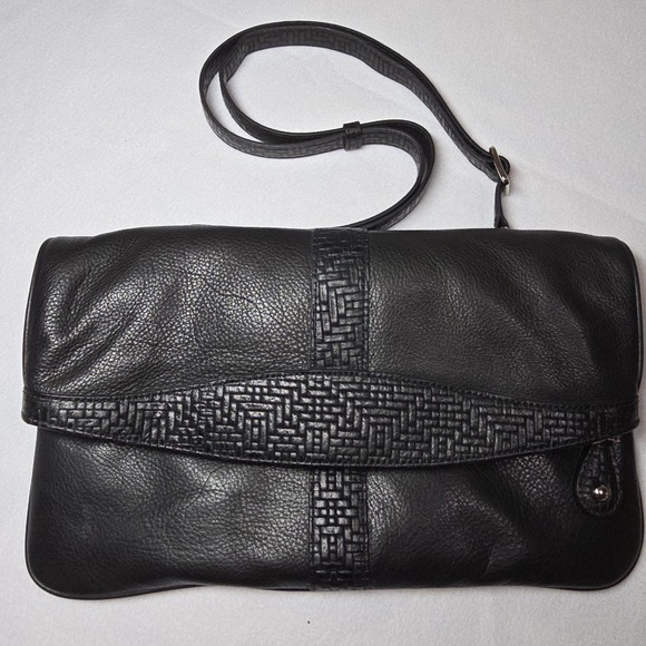 Levenger | Bags | Black Pebble Leather Levenger Crossbody Purse 3d Bag ...